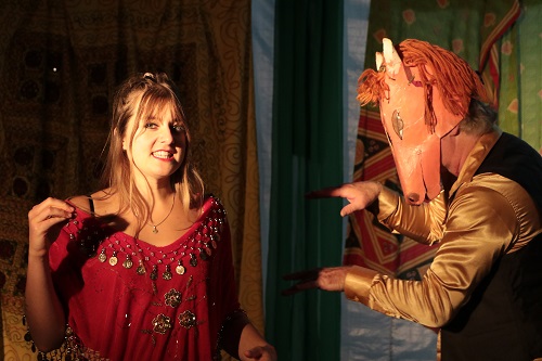 Theateraufführung „Der fliegende Teppich“ mit dem Theater am Fenster ...